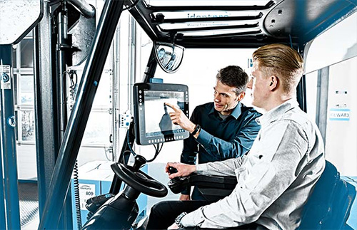 locates and identifies pallets, vehicles in intralogistic, autonomous ...