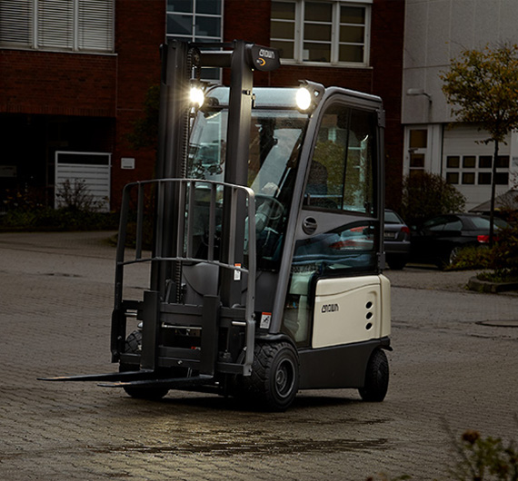 Counterbalance forklifts, VNA and Pallet and Reach Trucks, Order ...