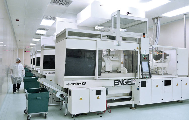 Plastics injection moulding system by Engel