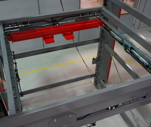 EXPO21XX - Discontinuous product elevator lift conveyor by Qimarox