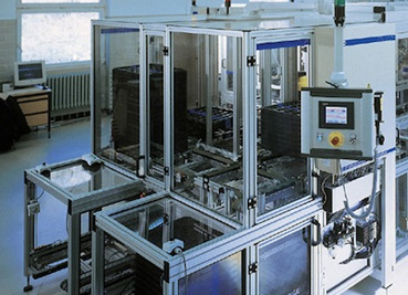 Palletizing cell - Auto stocker & palletizing robots by Hirata