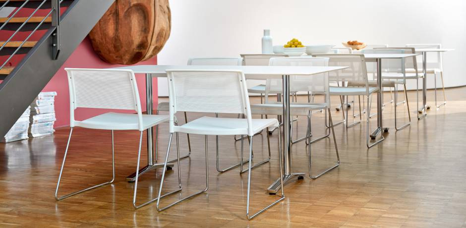 Modern design office seating, desks and conference rooms by Wilkhahn