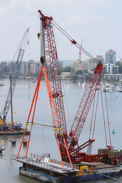 Enerpac's SHS-Series SyncHoist System allows easy vertical and horizontal loads positioning ...