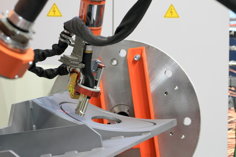 IGM Robotersysteme - flexible compact welding robot solution - EXPO21XX ...